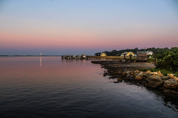 River Hotel Of Southport - Oak Island, NC