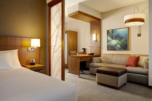 Quarto, 1 cama king-size e sofá-cama | Roupa de alta qualidade, cofre no quarto, secretária