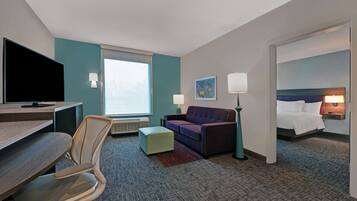 Cofres nos quartos, escrivaninha, cortinas blackout