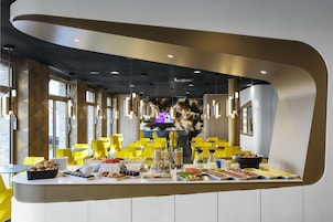 Pequeno-almoço tipo buffet diário mediante uma taxa