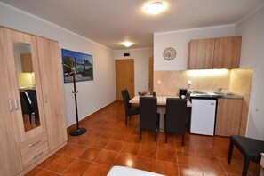 Apartamento Comfort | Quartos insonorizados, ferro/tábua de engomar, roupa de cama fornecida 