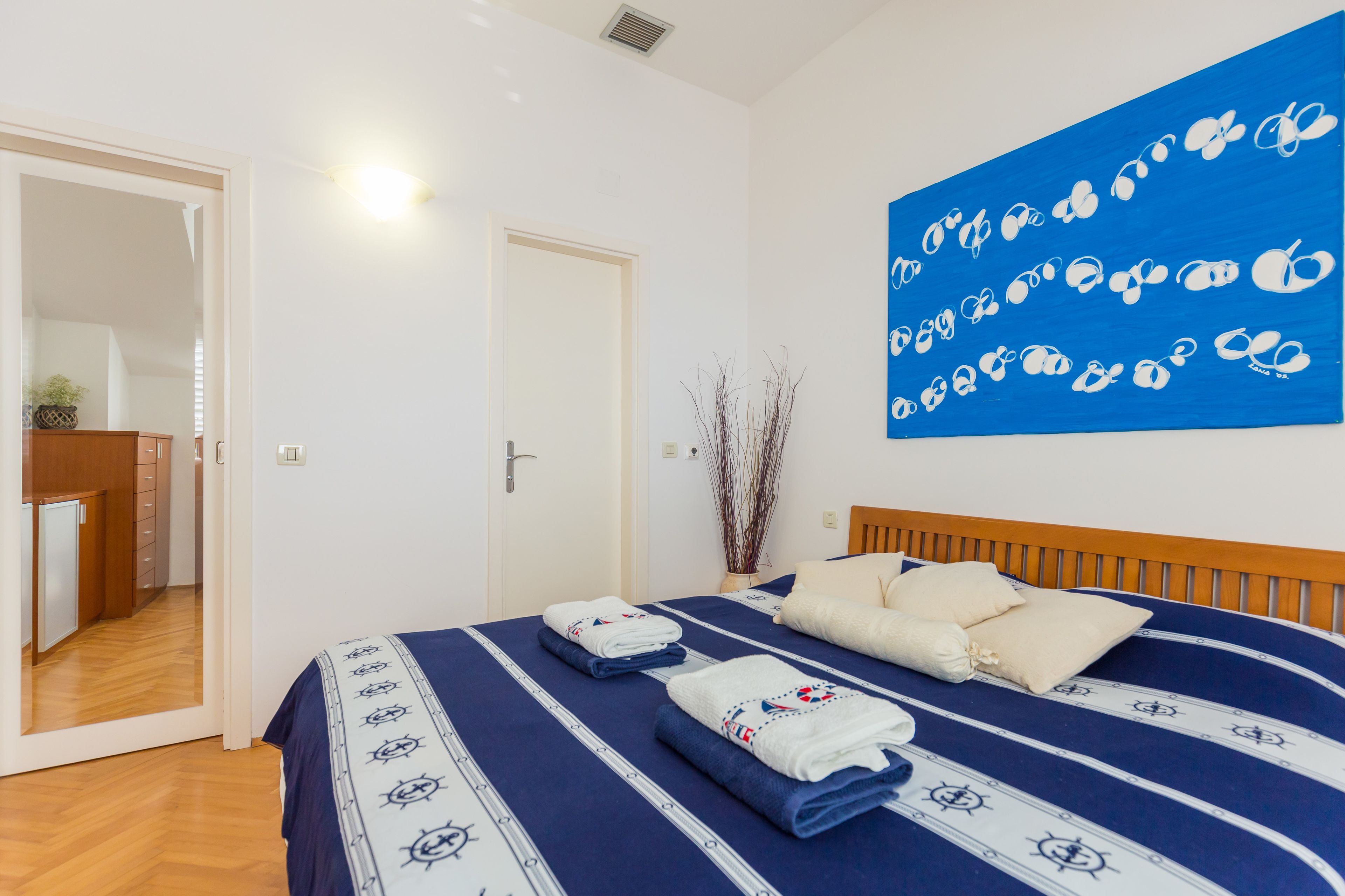 Apartamento exclusivo, terraço, vista para o mar (3 Bedrooms) | 3 quartos, escrivaninha, ferros/tábuas de passar roupa