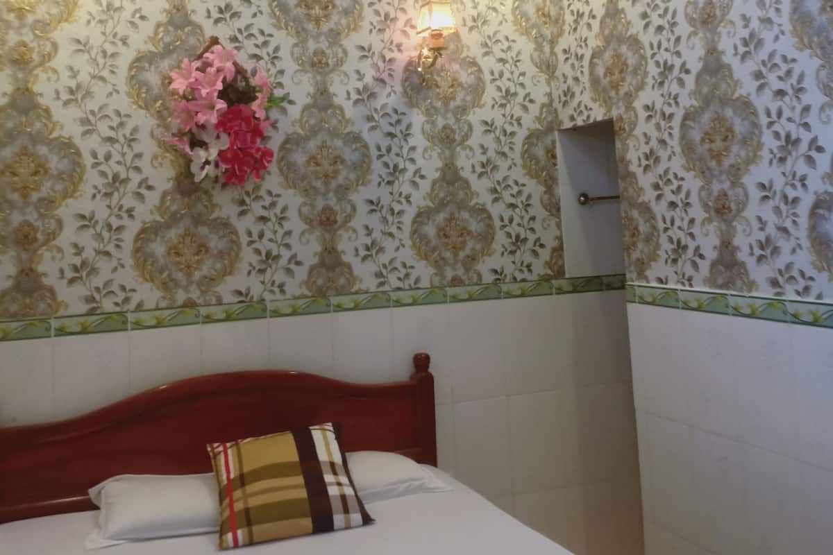 Quartos à prova de som, ferros/tábuas de passar roupa, roupa de cama