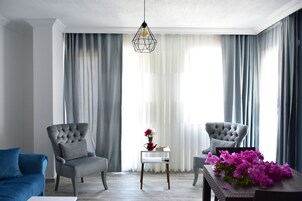 Secretária, quartos insonorizados, Wi-fi grátis 