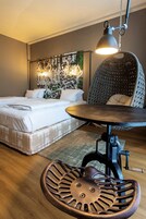 Quarto Duplo Standard | Roupa hipoalergénica, cofre com capacidade para portátil 