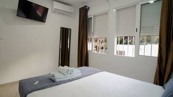 Estúdio standard | Cortinas blackout, ferros/tábuas de passar roupa, Wi-Fi de cortesia