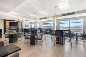 Café da manhã com buffet todos os dias mediante uma taxa