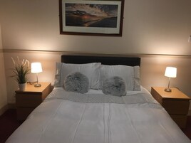 Quarto Duplo Standard | Roupa hipoalergénica, ferro/tábua de engomar, Wi-fi grátis 
