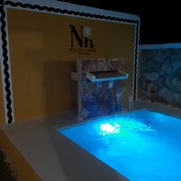 Piscina com cascata
