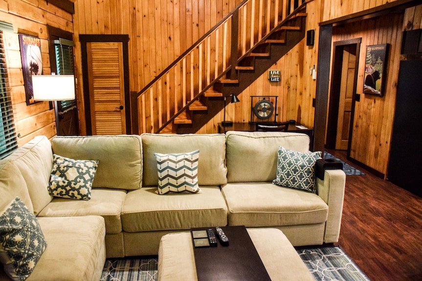 Spectacular Log Home With Private Lake Access - Greenfield, NH