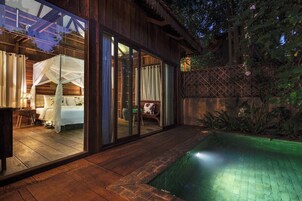 Private Pool Bungalow | Roupa de alta qualidade, minibar, cofre com capacidade para portátil 