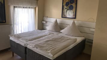 Quarto casal | Escrivaninha, Wi-Fi de cortesia, roupa de cama