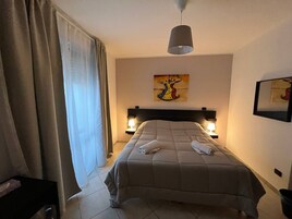 Quarto Duplo ou Twin Standard, 1 quarto (External Bathroom) | Minibar, secretária, Wi-fi grátis, roupa de cama fornecida 