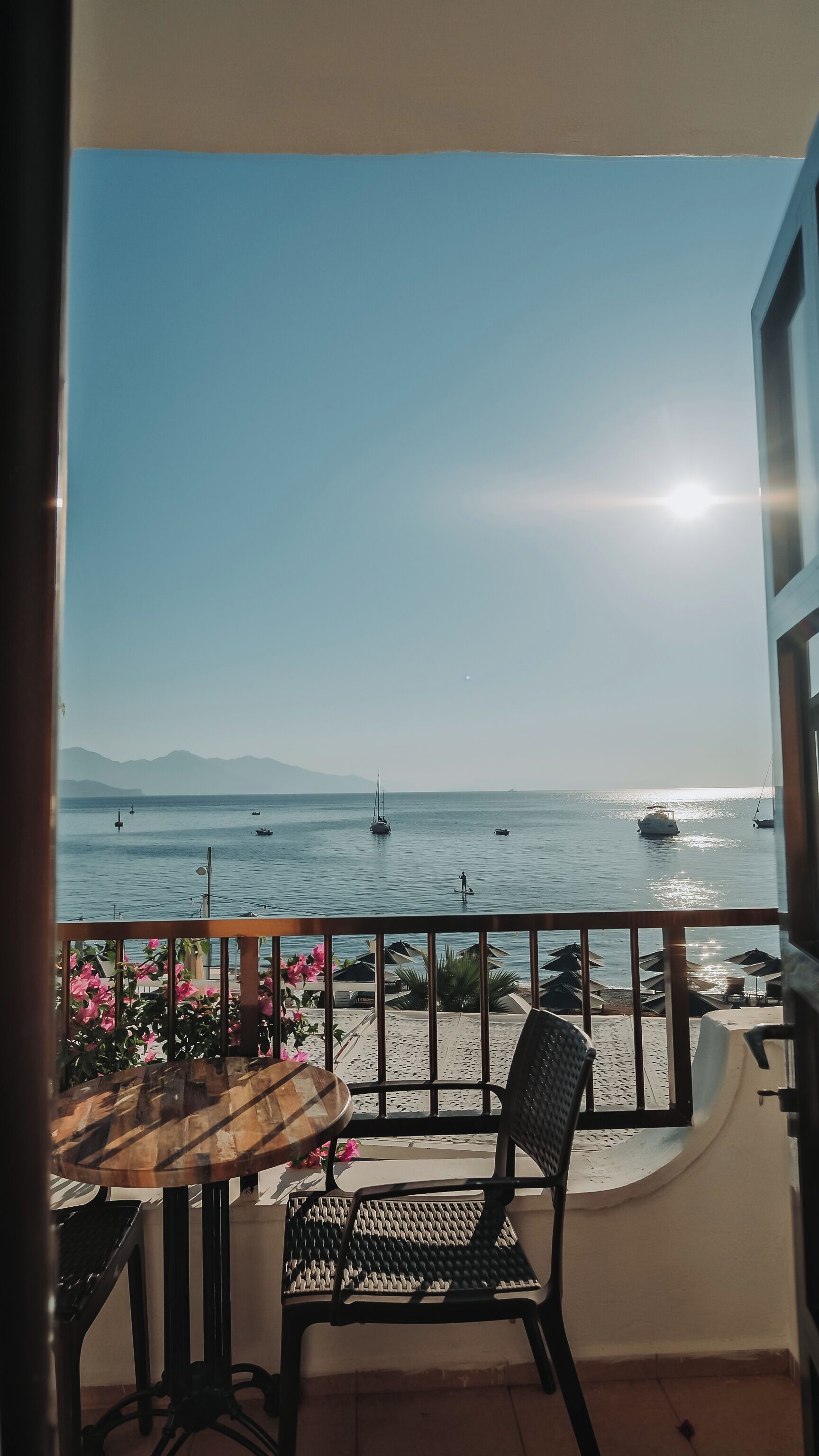Quarto casal ou duplo panorâmico, vista para o mar, de frente para a praia | Sacada