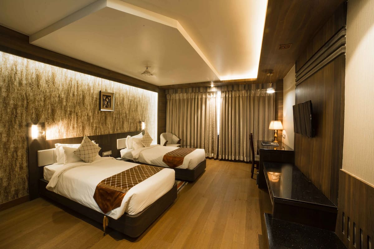 Quarto Superior | 1 quarto, minibar, cofre no quarto, ferro/tábua de engomar