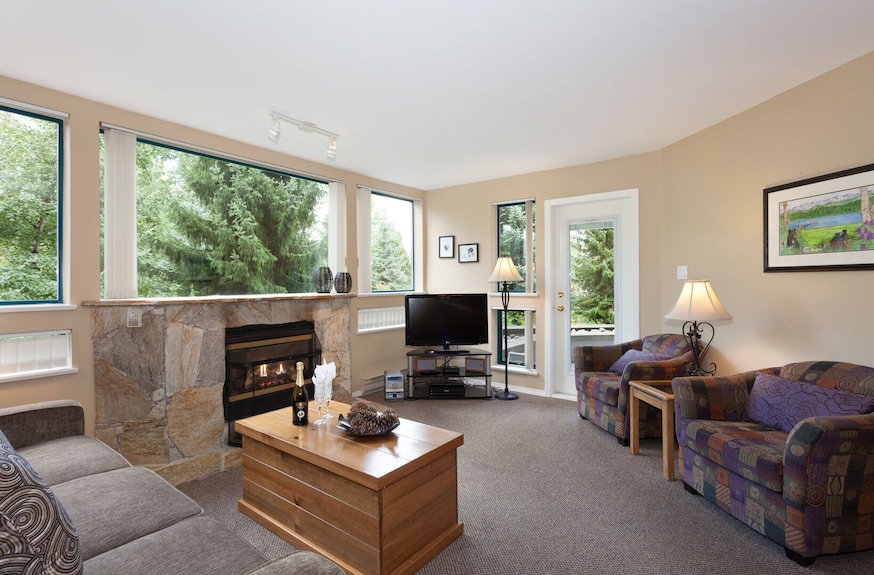 Greystone #105, Renovated Ski In Ski Out! - Whistler Blackcomb