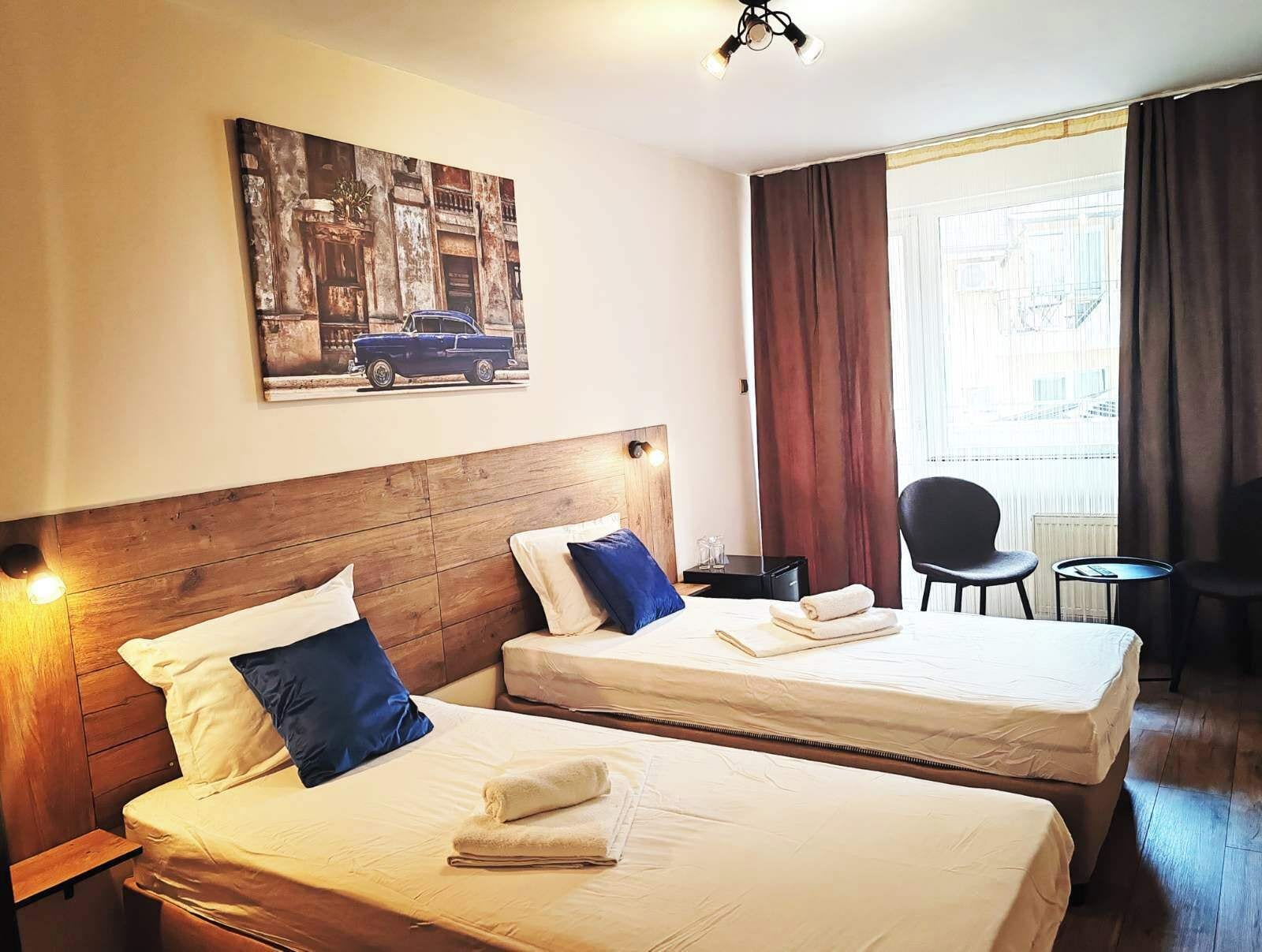 Quarto Twin Standard | Secretária, ferro/tábua de engomar, Wi-fi grátis 