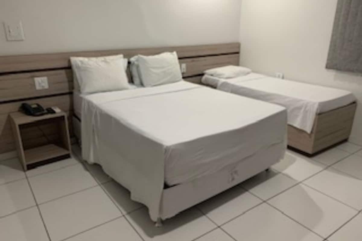 Quarto Triplo, várias camas | 1 quarto, Wi-fi grátis, roupa de cama fornecida