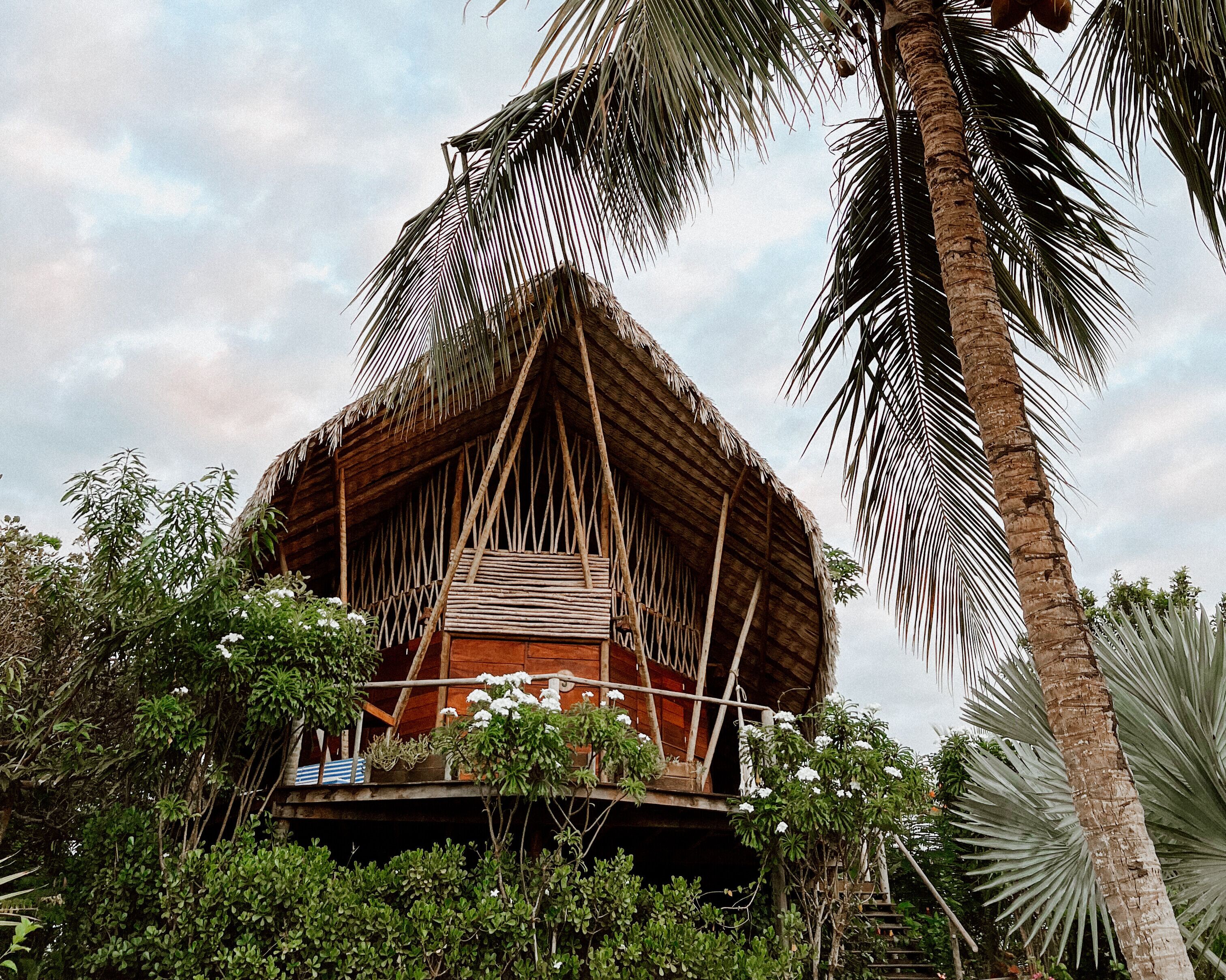 Minibar grátis, cofre no quarto, com decoração personalizada 