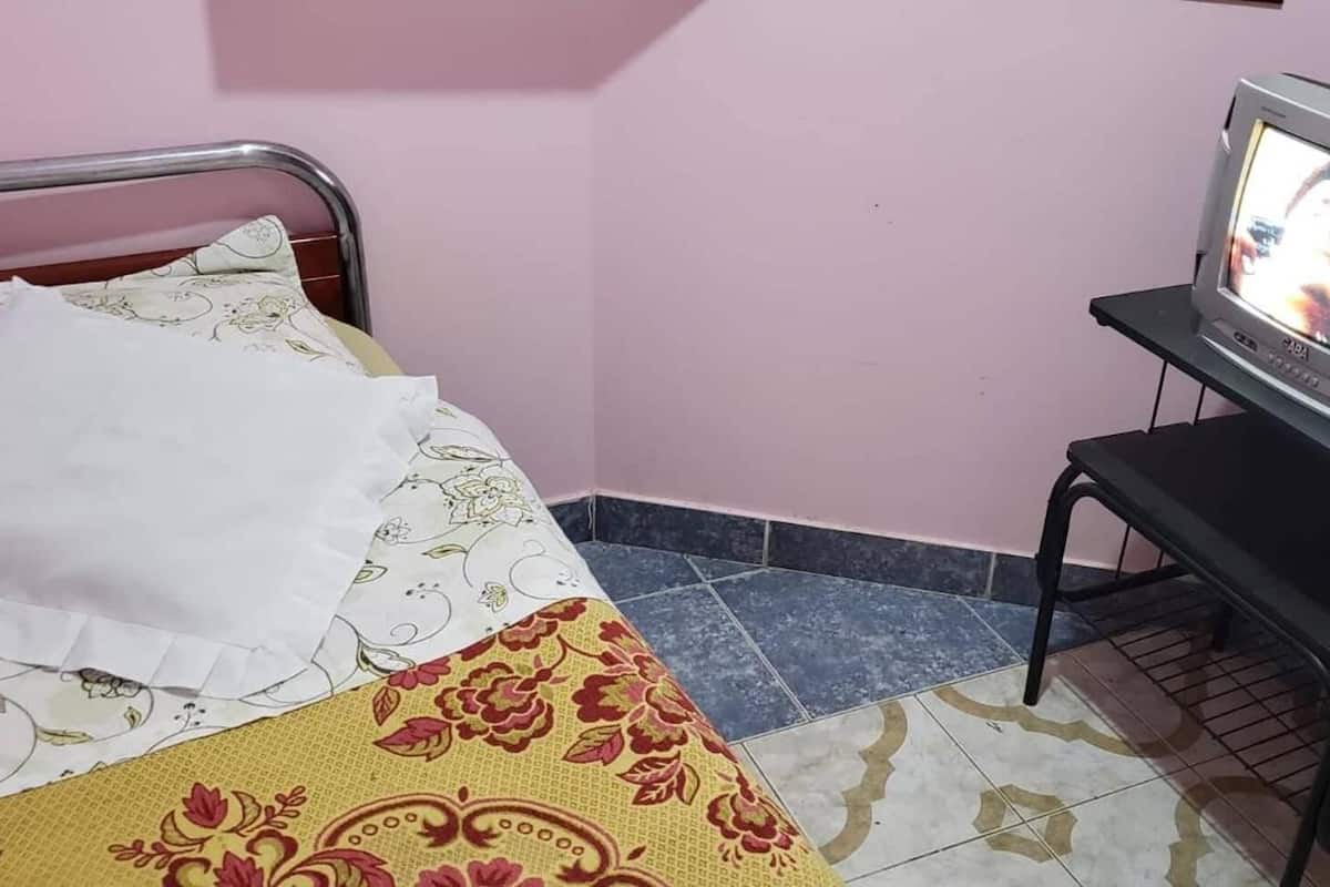 Quarto Individual Económico | Cortinas/cortinados opacos, quartos insonorizados, Wi-fi grátis