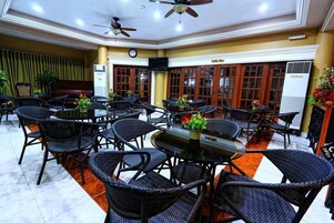 Café da manhã, almoço e jantar
