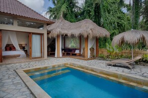 Vila, 4 quartos, vista para a piscina | Fachada