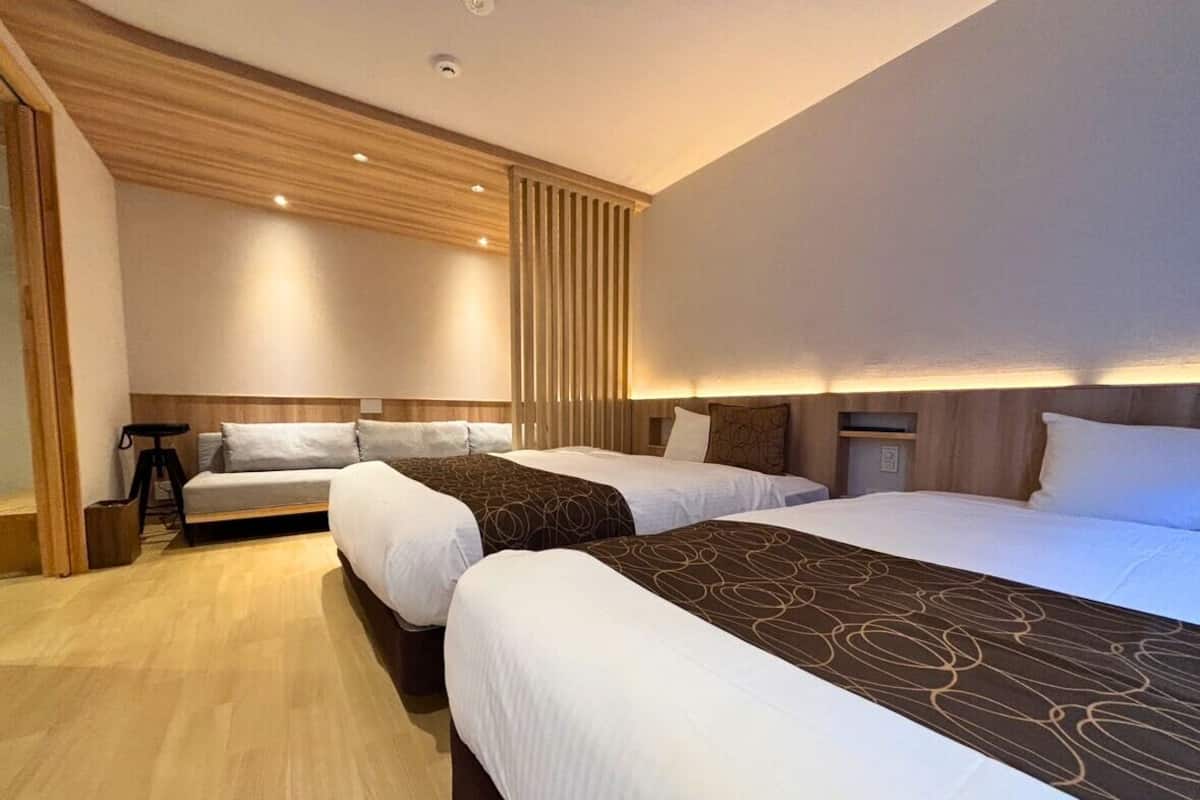 Quarto, 2 camas queen-size, não fumadores, sauna (with Japanese Cypress Bath) | Com decoração personalizada, com mobília individualizada, Wi-fi grátis