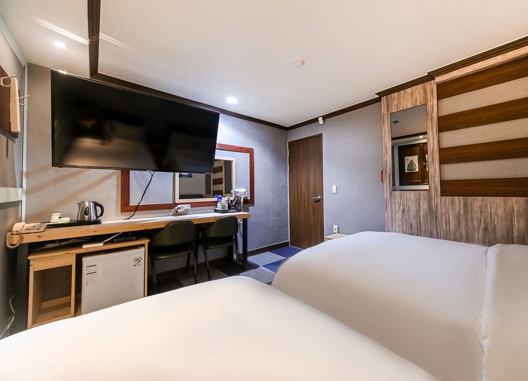 Quarto duplo | Escrivaninha, Wi-Fi de cortesia