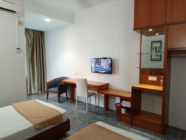 Quarto duplo standard | Escrivaninha, Wi-Fi de cortesia