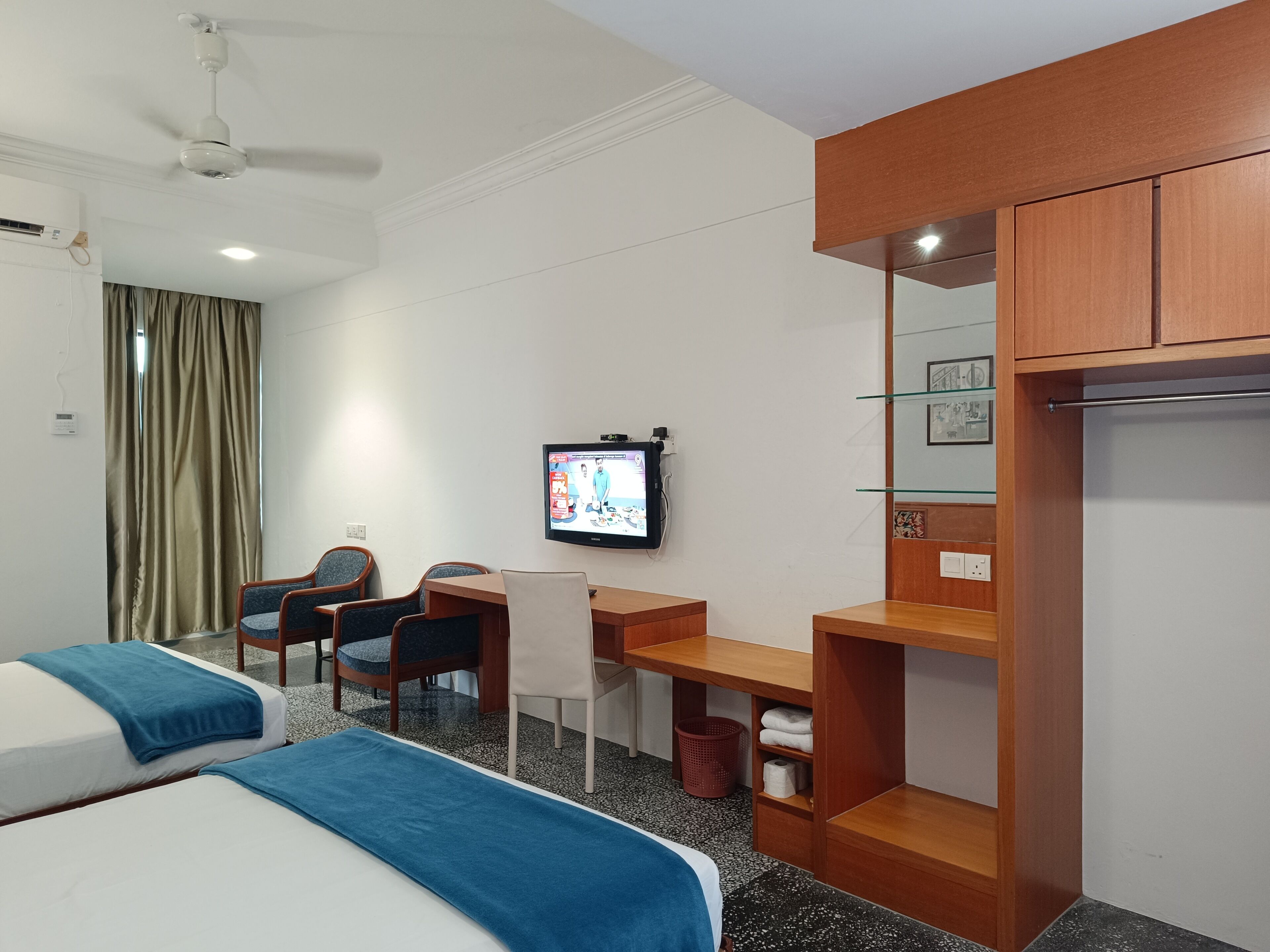 Quarto família | Escrivaninha, Wi-Fi de cortesia