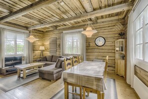 Casa de Campo, 5 quartos, sauna | Sala de estar | TV de ecrã plano, lareira 