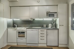 Apartamento, 2 camas de solteiro, sauna seca | Cozinha privada | Cafeteira/chaleira, chaleira elétrica