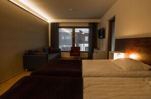 Quarto Quádruplo Comfort | Secretária, ferro/tábua de engomar, Wi-fi grátis