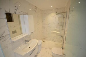 Villa | Casa de banho | Um polibã 