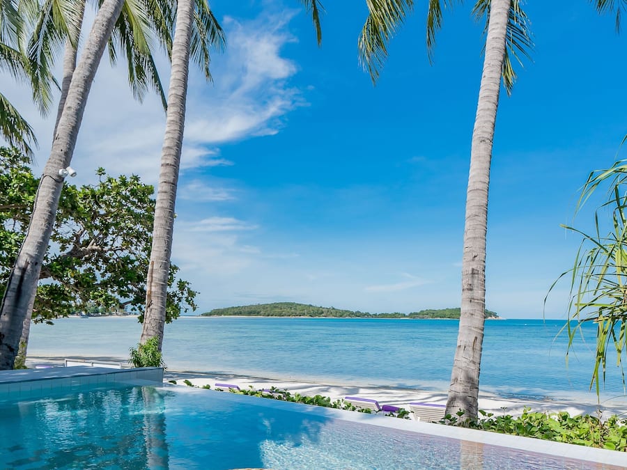 Beachfront Pool Villa | Minibar, cofre no quarto, com decoração personalizada