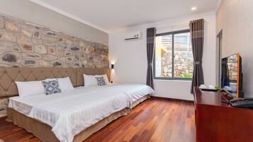 Quarto quádruplo | 8 quartos, individualmente decorados, escrivaninha, Wi-Fi de cortesia