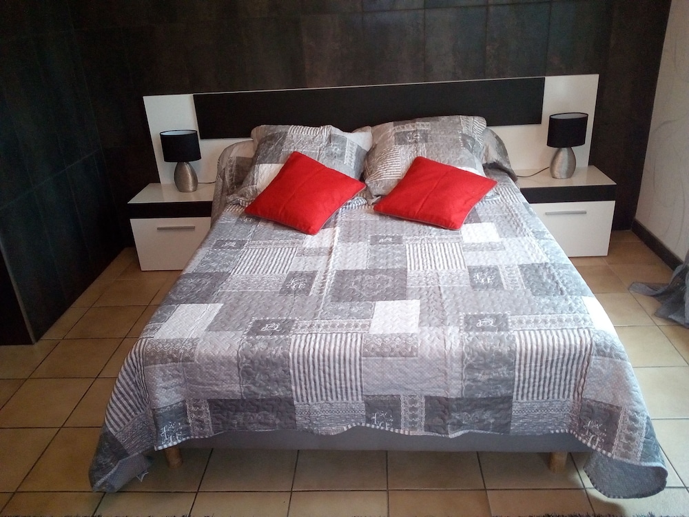 Cerca Del Centro, Habitación Confort En Villa Con Aire Acondicionado, Sauna, Billar, Jardín - Pyrénées