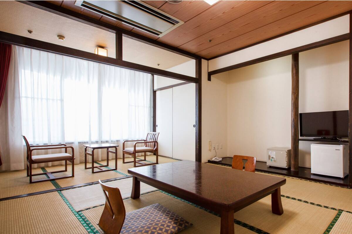 Quarto Tradicional (Japanese Style) | Cofre no quarto, ferro/tábua de engomar, Wi-fi grátis 