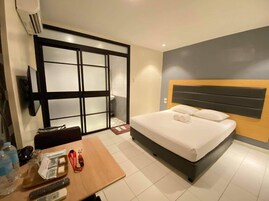 Quarto luxo, 1 cama de casal ou 2 camas de solteiro, vista para o jardim | Camas com colchões de espuma com sistema de memória, Wi-Fi de cortesia