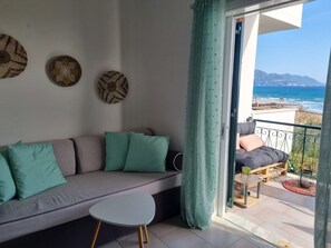 Apartamento, 1 quarto, acesso à piscina | Sala de estar | Televisor 