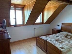 Apartamento Comfort, 2 quartos, cozinha, vista para o lago | Cofre no quarto, Wi-fi grátis, roupa de cama fornecida 