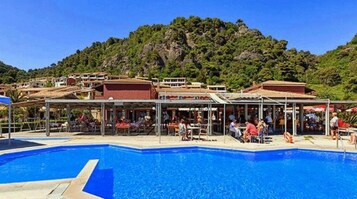 Piscina exterior sazonal 