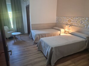 Quarto duplo | Berços (sobretaxa), camas extras/dobráveis (sobretaxa), roupa de cama