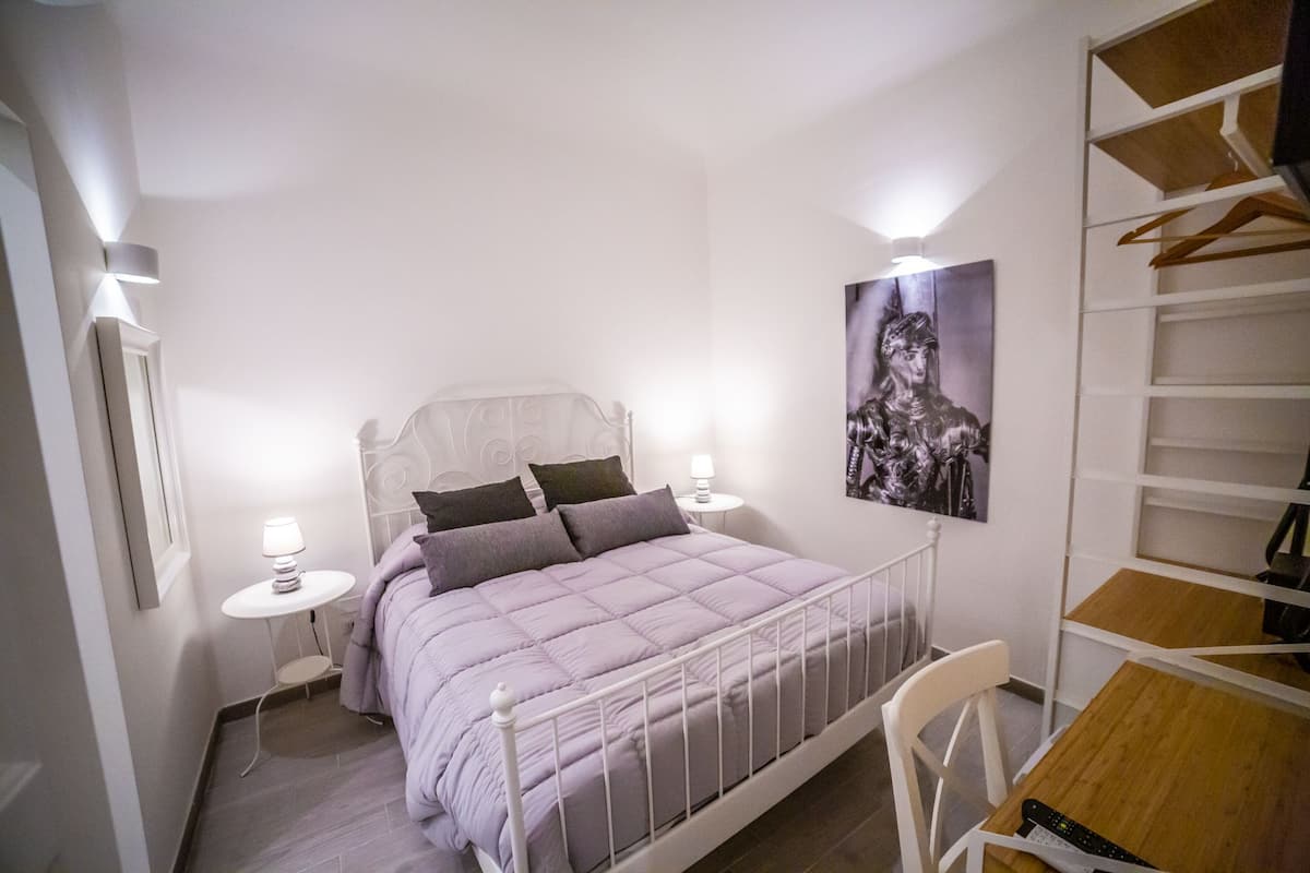 Quarto Duplo Deluxe (Angelica) | Cofre no quarto, secretária 