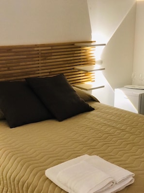 Quarto quádruplo conforto, sacada (Orlando) | Cofres nos quartos, individualmente mobiliados, escrivaninha