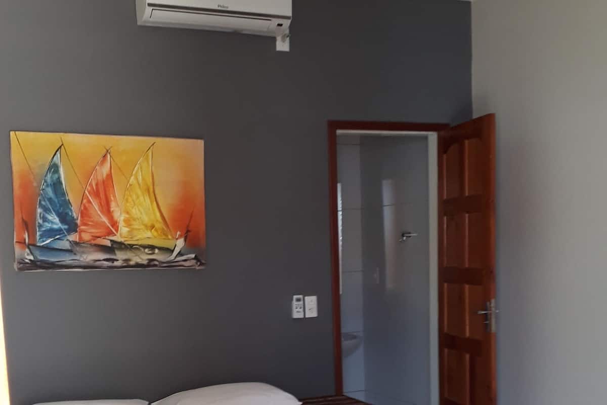 Quarto Duplo Deluxe | Minibar, cortinas/cortinados opacos, ferro/tábua de engomar