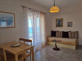 Apartamento Comfort, 1 quarto | Sala de estar | Televisor