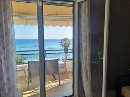 Apartamento | Área de estar | TV de tela plana