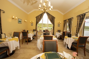 Pequeno-almoço completo incluído