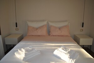 Quarto Duplo ou Twin Comfort | Roupa hipoalergénica, edredões de penas, camas de colchão viscoelástico 